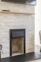 Casa de campo empresarial, várias camas, para não fumantes, vista para o jardim | Área de estar | Smart TV