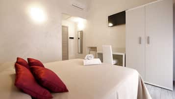 Quarto Duplo, varanda | Roupa de alta qualidade, cofre no quarto, secretária