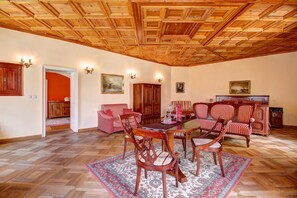 Apartamento (Royal) | Cofres nos quartos, escrivaninha, cortinas blackout