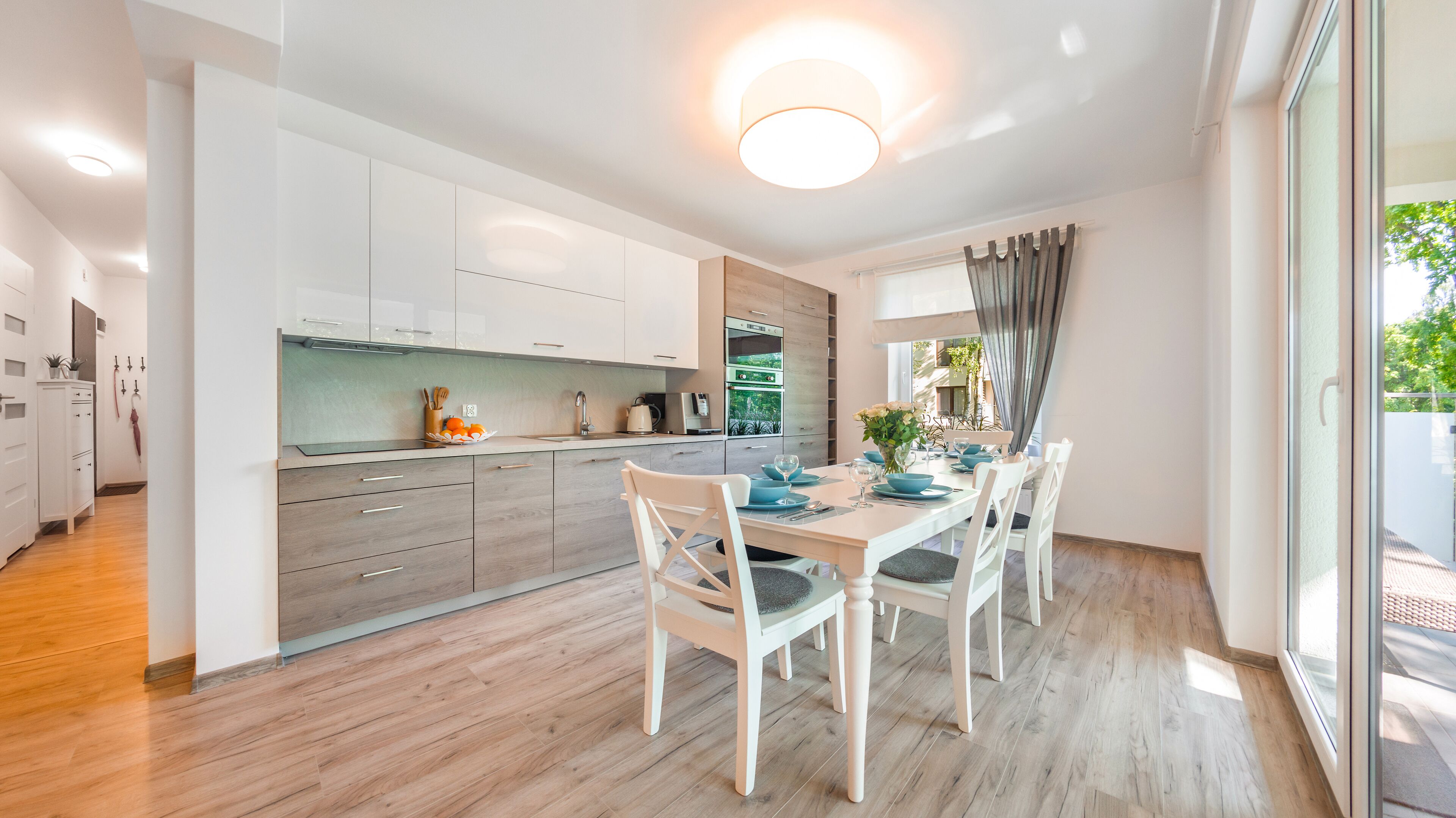 Apartamento (302 H) | Cozinha americana privada | Geladeira, cooktop, chaleira elétrica