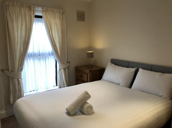 Apartamento, 1 cama de casal e sofá-cama, para não fumantes | Ferros/tábuas de passar roupa, Wi-Fi de cortesia, roupa de cama