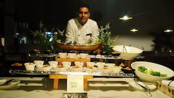 Café da manhã continental todos os dias (INR 250 por pessoa)
