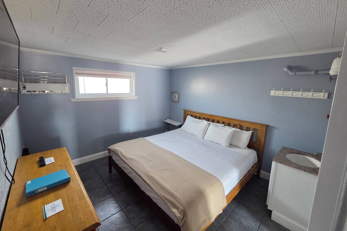 Suite Deluxe, 1 cama king-size e sofá-cama, não fumadores | 1 quarto, cortinas/cortinados opacos, ferro/tábua de engomar 