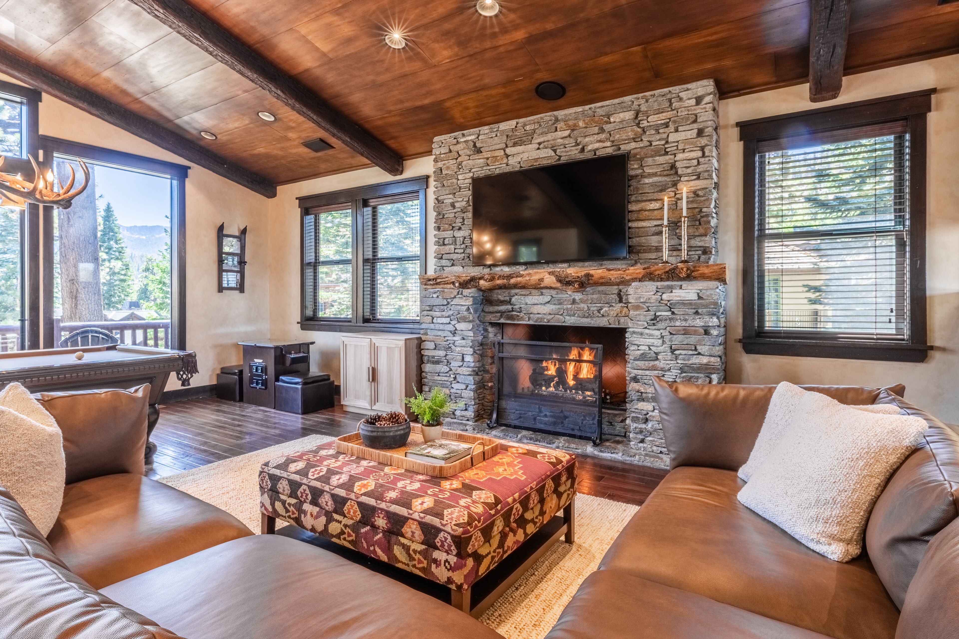 Ski-in/ski-out 5 Bedroom Luxury Home - Mammoth Lakes, CA
