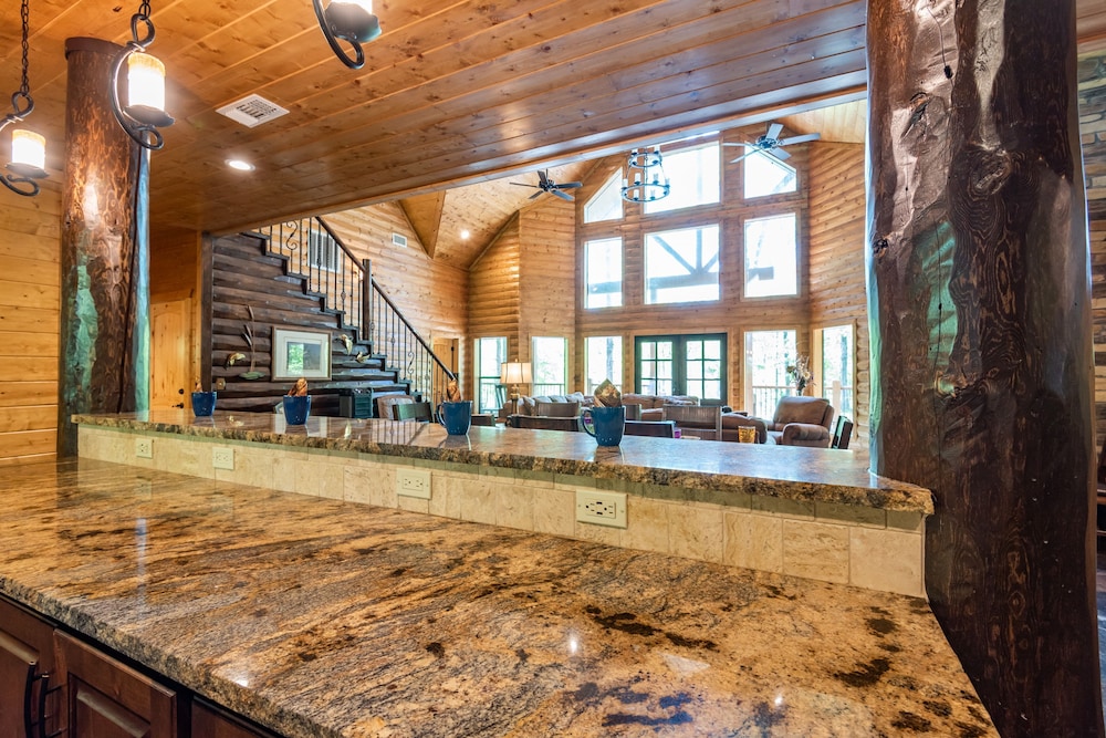 5bd|5bth|slp18|lux Log Cabin|hot Tub|pool Table|broken Bow Lake - Broken Bow, OK
