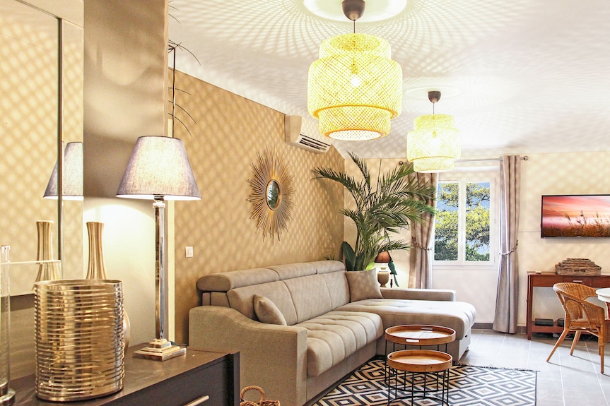 Emplacement De Choix Au Coeur De Cannes - à 100 Mètres Du Palais Des Festivals - Cannes