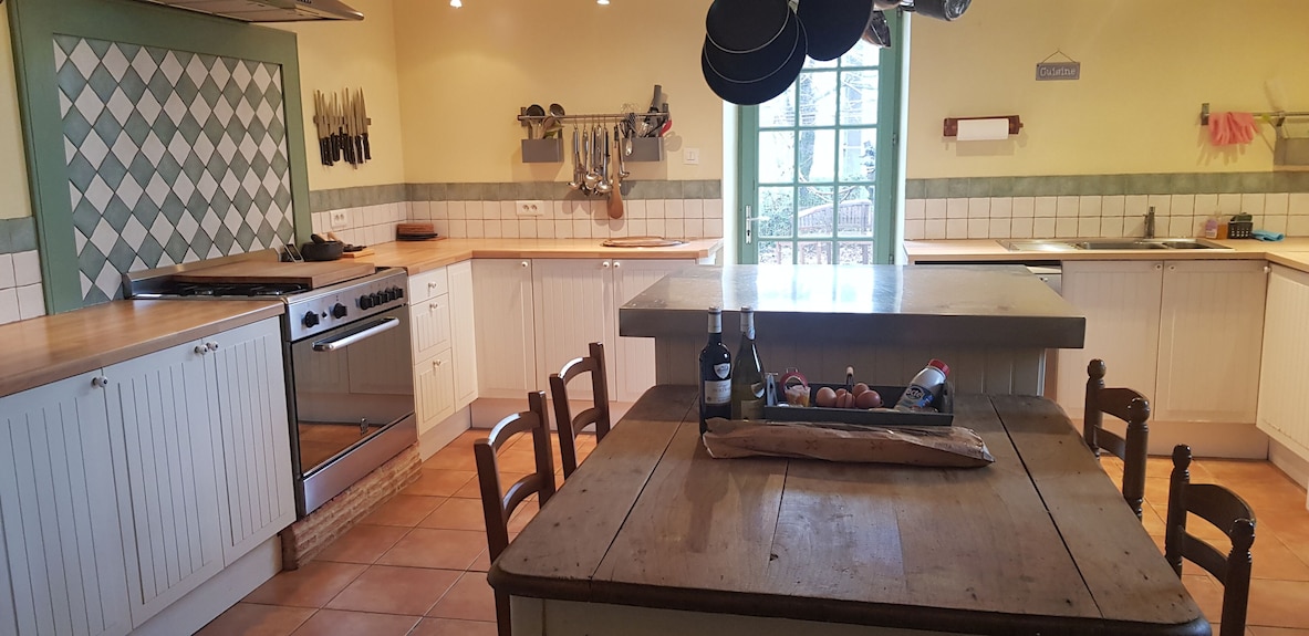 Large Family Farmhouse For 14/16 People - Dordogne