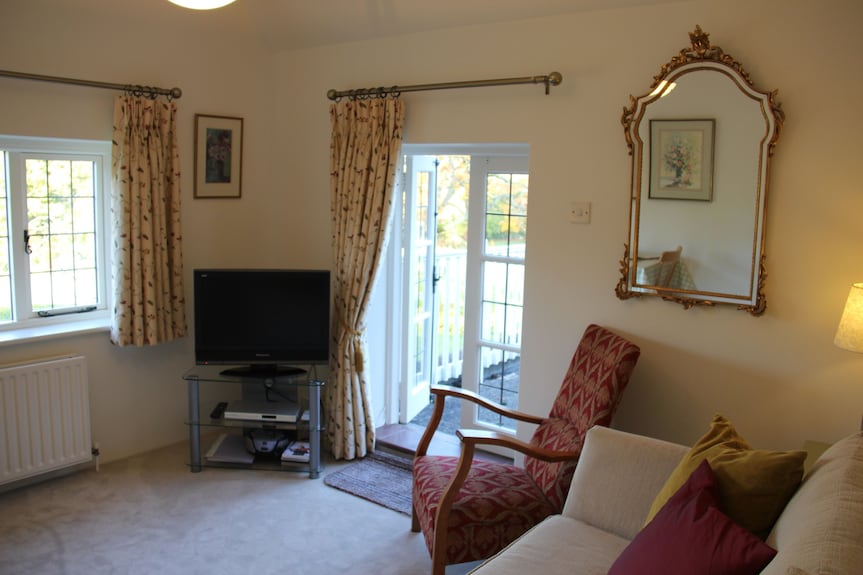 Private, Self-contained, 1st Flr Flat With Large Balcony & Beautiful Views - Dorking