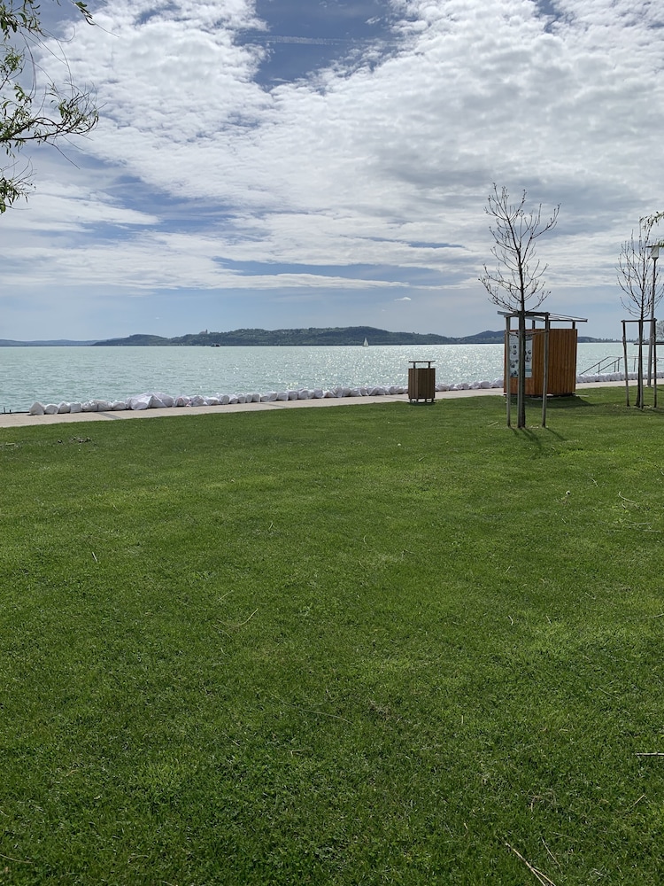 Xxxxxxxxxx - Hồ Balaton