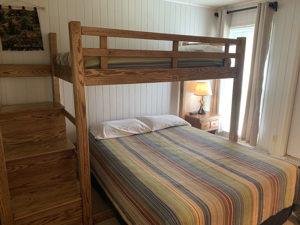 Cozy Mountain Getaway! Mid Week Discounts As Low As 250/night For Ski Season - Snowshoe, WV
