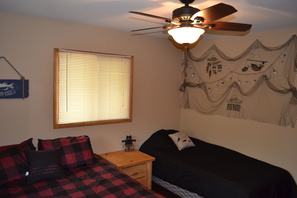Pet Friendly ~ Lakefront Getaway - Chippewa Falls, WI