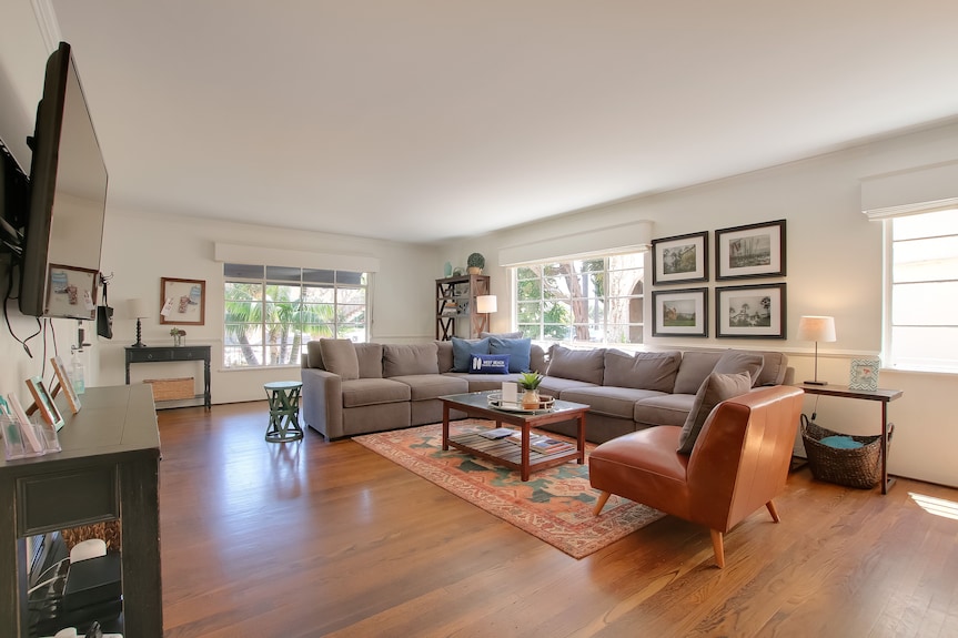West Beach Villa 1 - Stay In The Heart Of West Beach, Funk Zone & State St! - Santa Barbara, CA