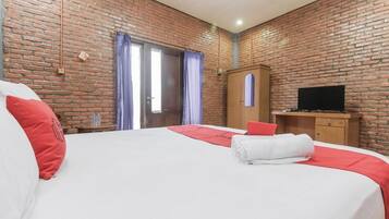 Quarto Duplo | Secretária, Wi-fi grátis, roupa de cama fornecida