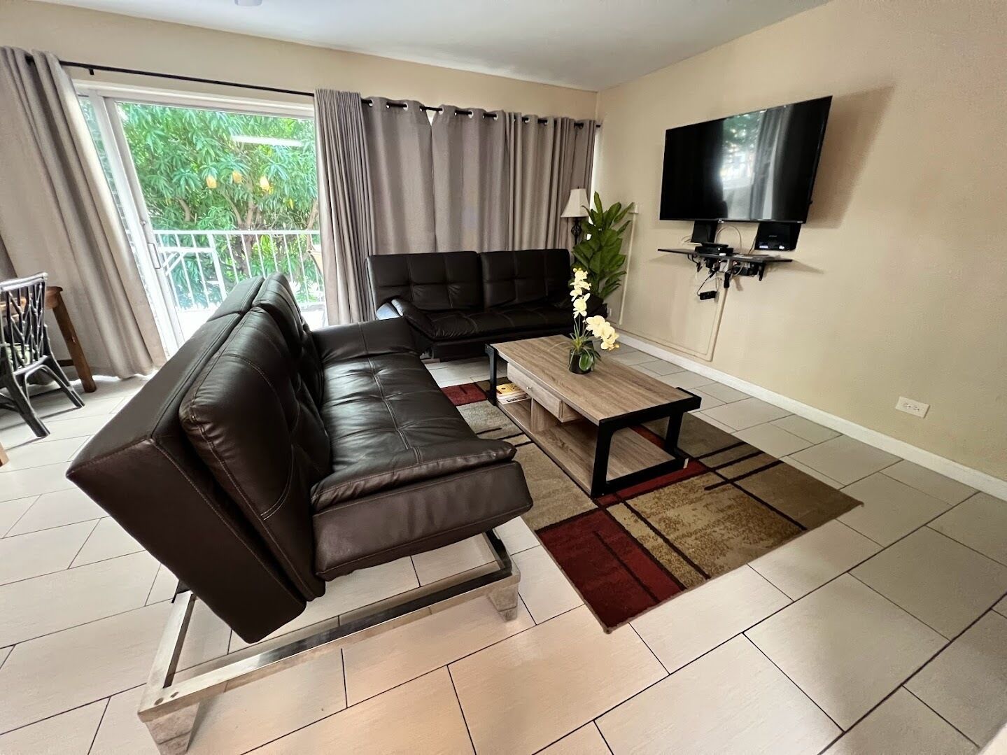 2 Minute Walk To The Waikiki Beach With Free Parking. - O‘ahu, HI