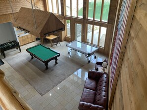 CLUBHOUSE LAKE HOME! *Sauna*Ping Pong*Pool Table*Foosball/Deck/Bar ...