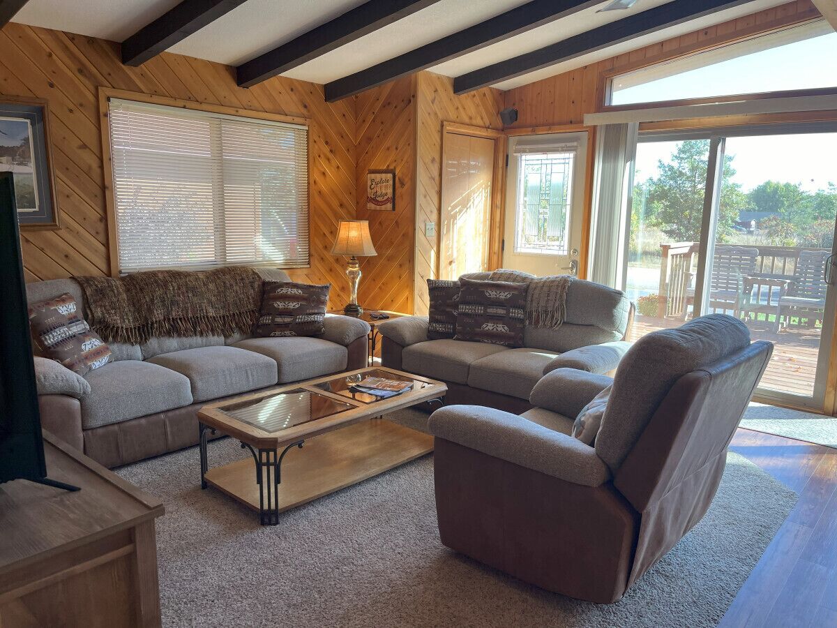 Its Fall Yall!  Leaves Are Changing, Fall Color Last Coming Soon.  Book Now! - Minnesota