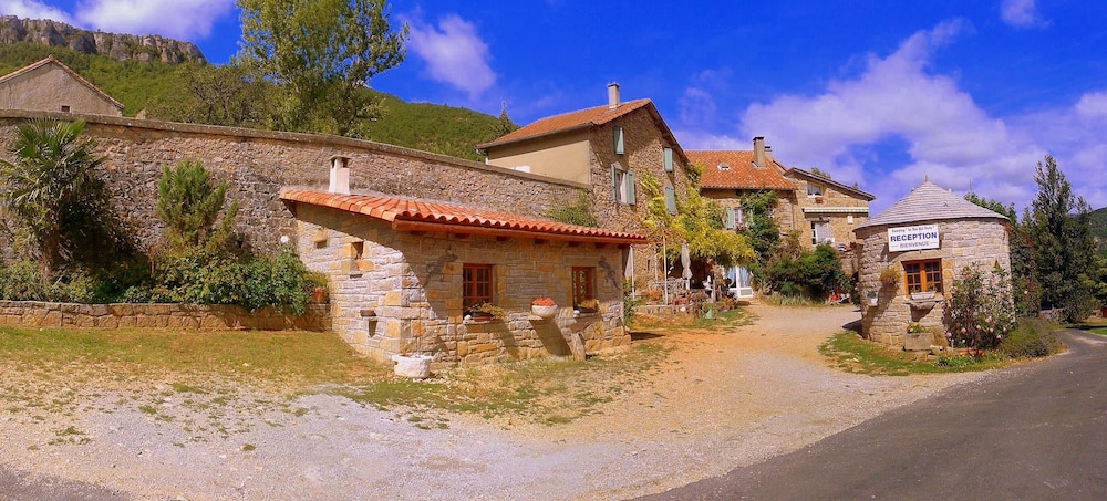 Camping Le Roc Qui Parle - Aveyron