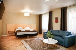 Apartamento superior, 1 cama King e sofá-cama | Roupas de cama premium