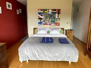 Roupa de alta qualidade, com decoração personalizada 