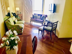 Apartamento | Sala de estar | TV de tela plana