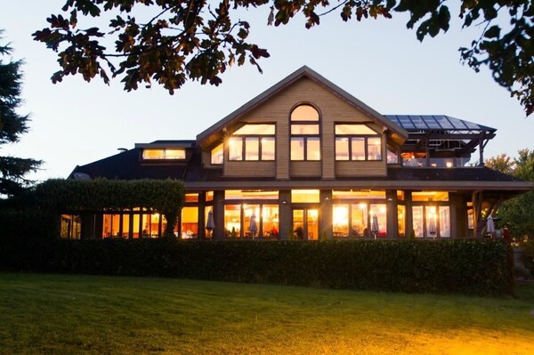 Spinnakers Brewpub & Guesthouses - Victoria