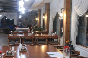 Pequeno-almoço completo diário incluído 