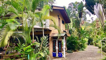 Fachada da propriedade