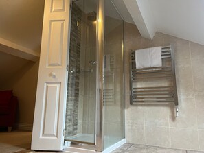 Estúdio Familiar | Casa de banho | Artigos de higiene pessoal grátis, um secador de cabelo, roupões