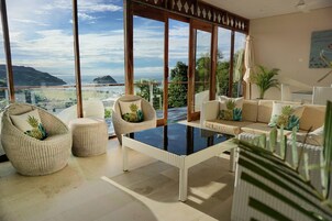 Vila, 3 quartos, vista para a praia | Área de estar | TV de tela plana