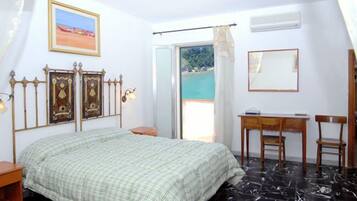 Quarto Duplo, vista para o mar | Secretária, cortinas/cortinados opacos