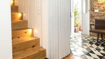 Apartamento luxo, várias camas, para não fumantes | Opções para refeição no quarto