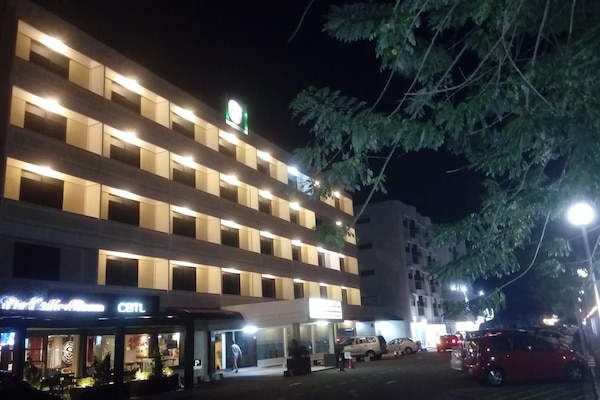 Fachada do alojamento (tarde/noite)