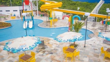 9 piscinas externas