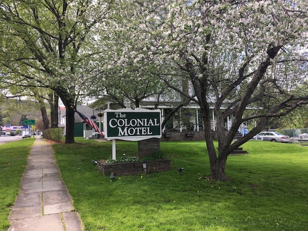 The Colonial Motel - Hudson Valley, NY