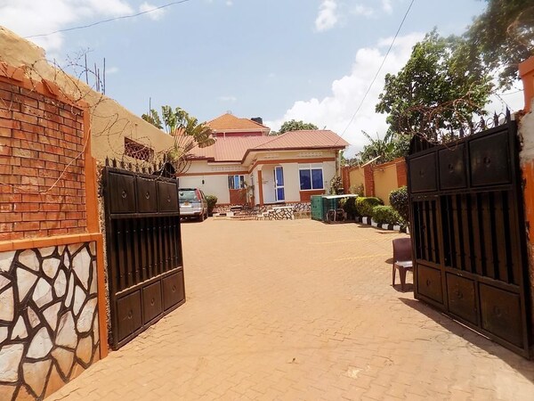 Star Royal Motel - Kampala