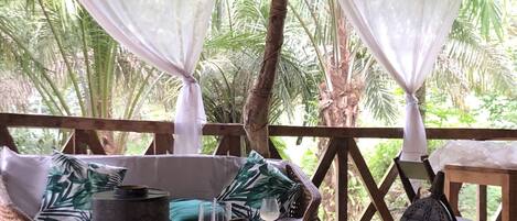 Café da manhã, almoço e jantar; local e internacional