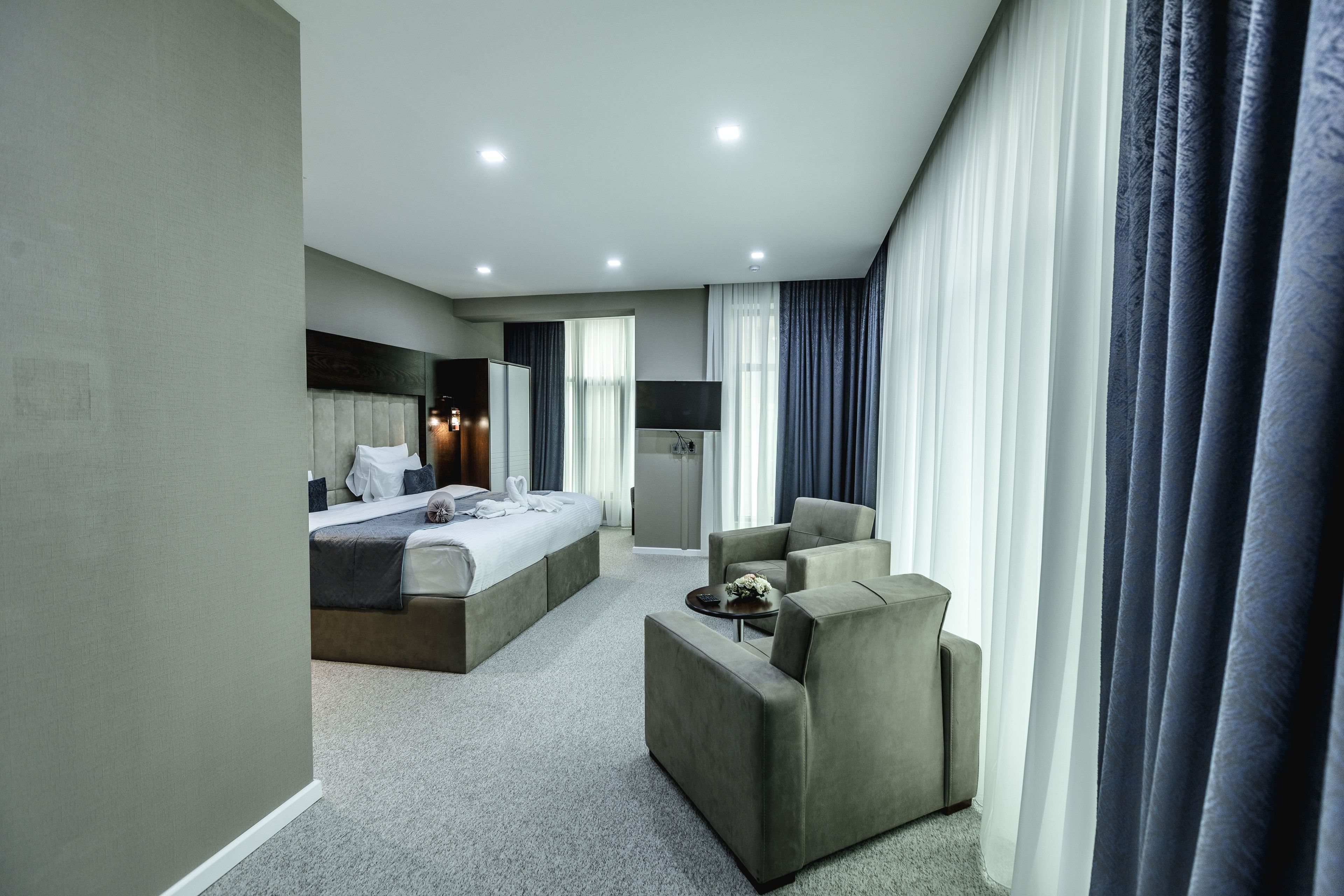 Suite Familiar, 1 cama king-size e sofá-cama | Sala | TV de ecrã plano 