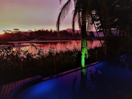 Suite Deluxe, vista para a piscina | Vista do quarto