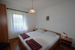 Apartamento standard, 2 quartos, para não fumantes (618) | 2 quartos, berços grátis, Wi-Fi de cortesia, roupa de cama
