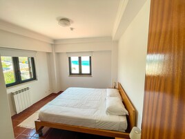 Apartamento, 2 quartos | Cortinas/cortinados opacos, Wi-fi grátis, roupa de cama fornecida 