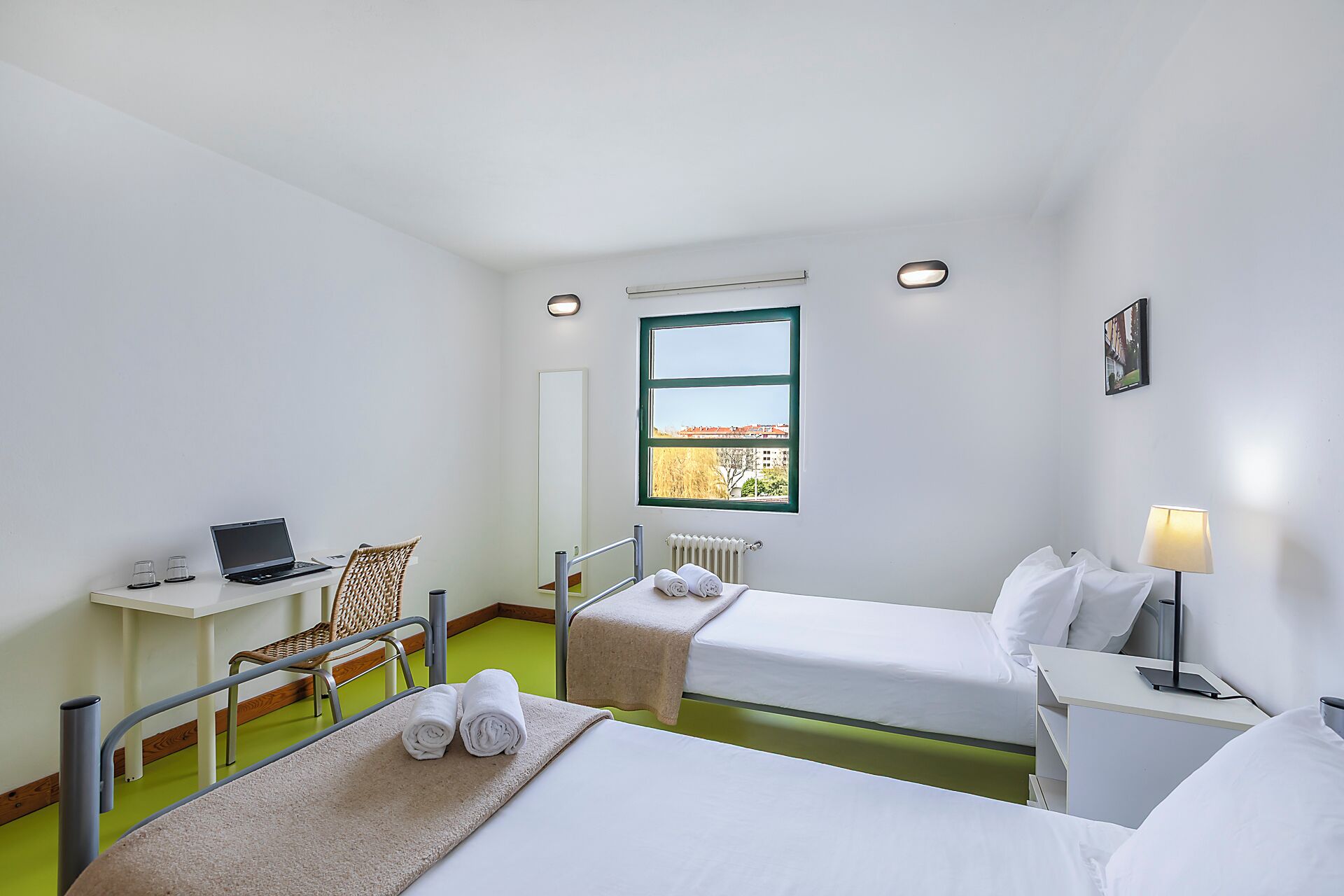 Quarto Duplo, casa de banho partilhada | Wi-fi grátis, roupa de cama fornecida 