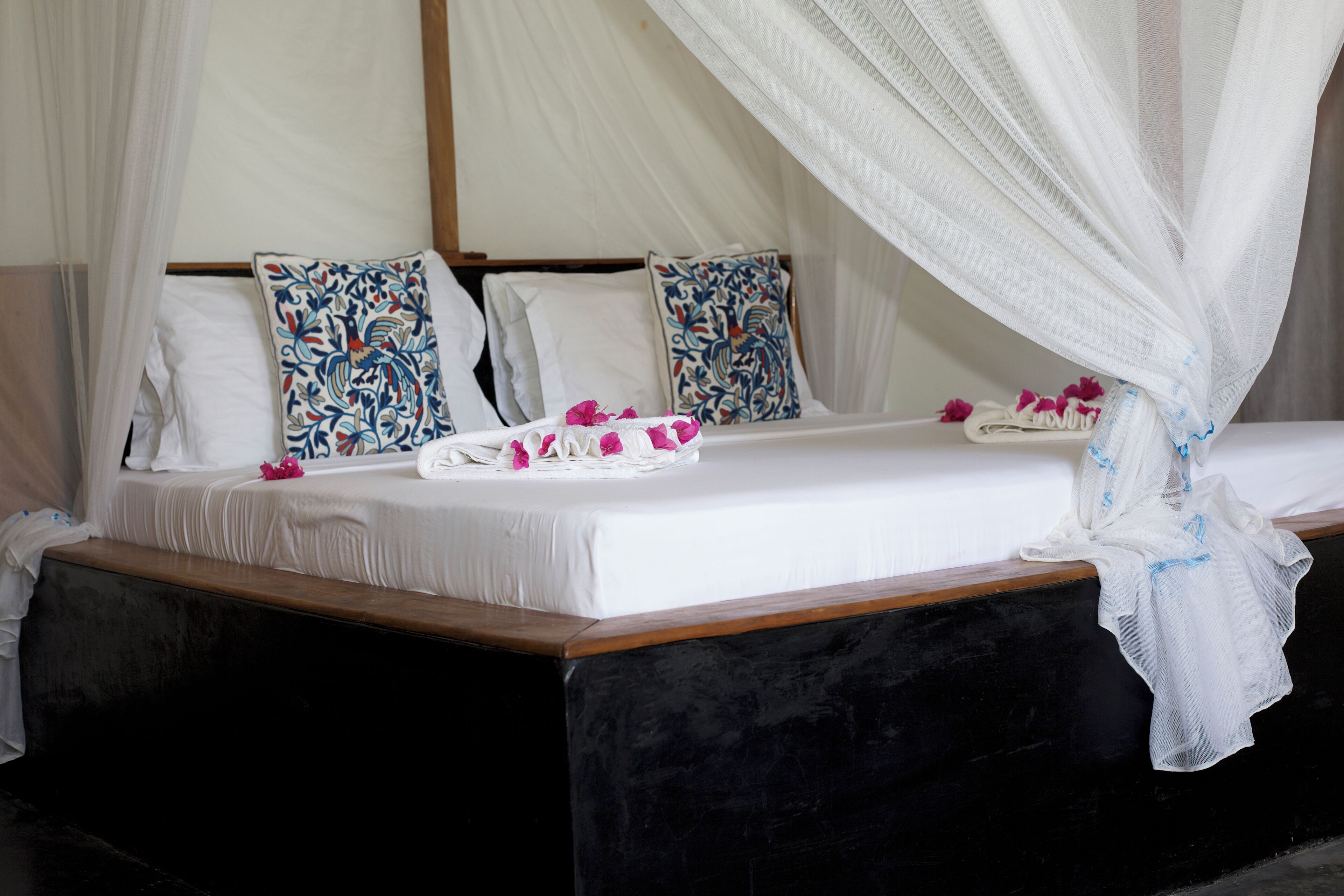 Quarto casal superior | Ferros/tábuas de passar roupa, Wi-Fi de cortesia, roupa de cama