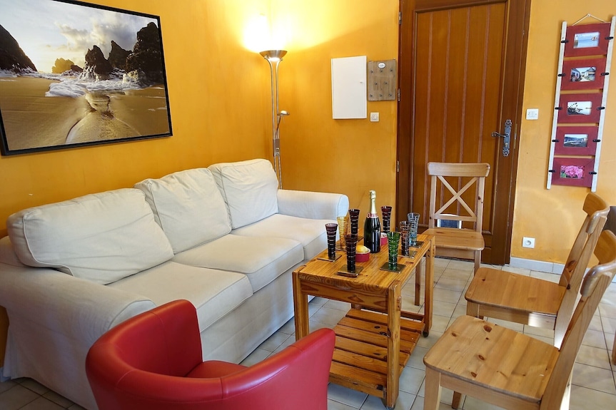 House 8 People In Quiet Village With Enclosed Garden - Bangor, France