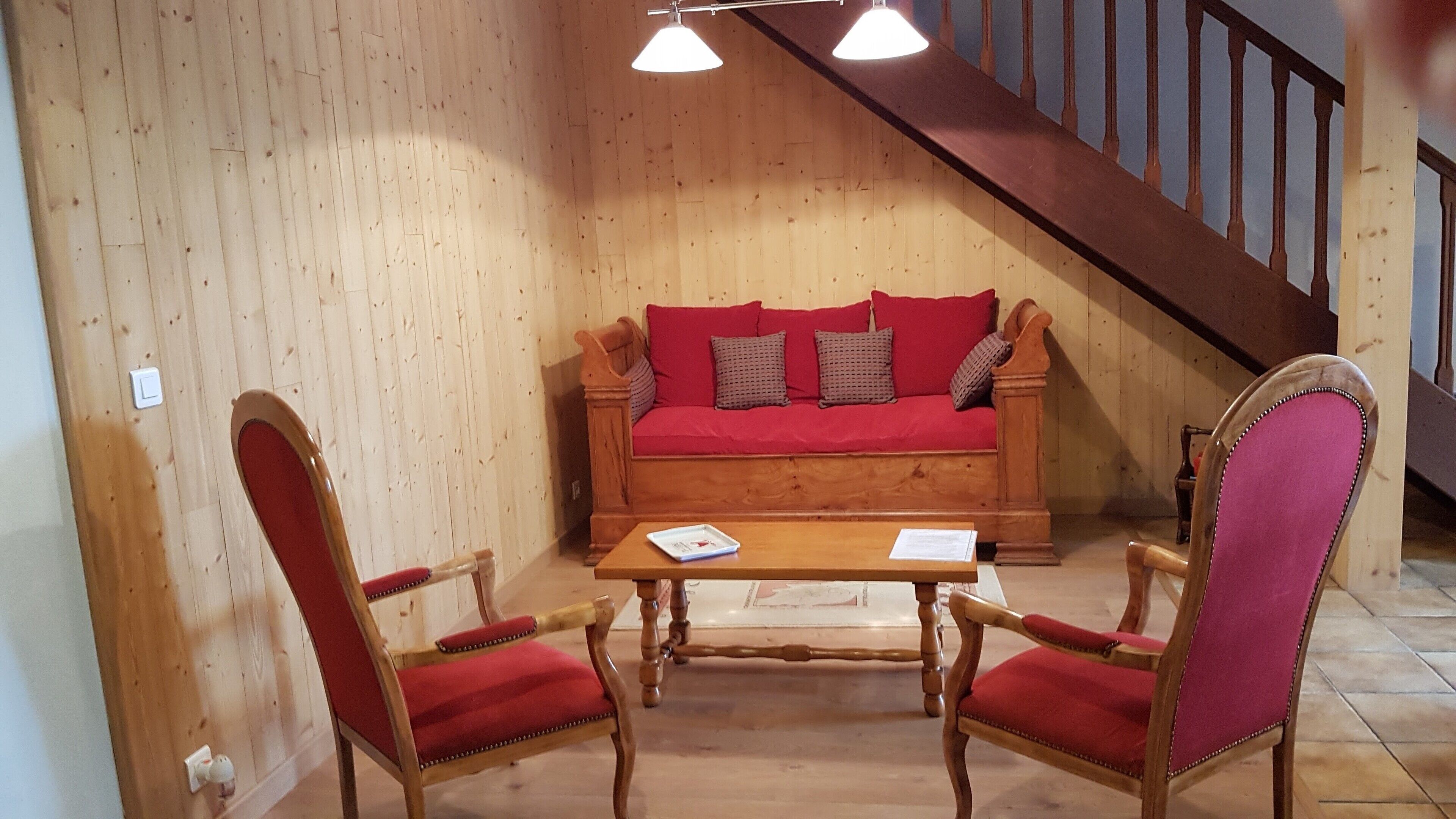 Au Cœur Des Volcans D Auvergne, Le Gîte Des Jonquilles Vous Accueille - Puy-de-Dôme