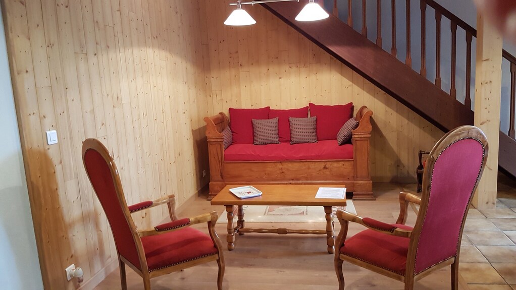 Au Cœur Des Volcans D Auvergne, Le Gîte Des Jonquilles Vous Accueille - Puy-de-Dôme