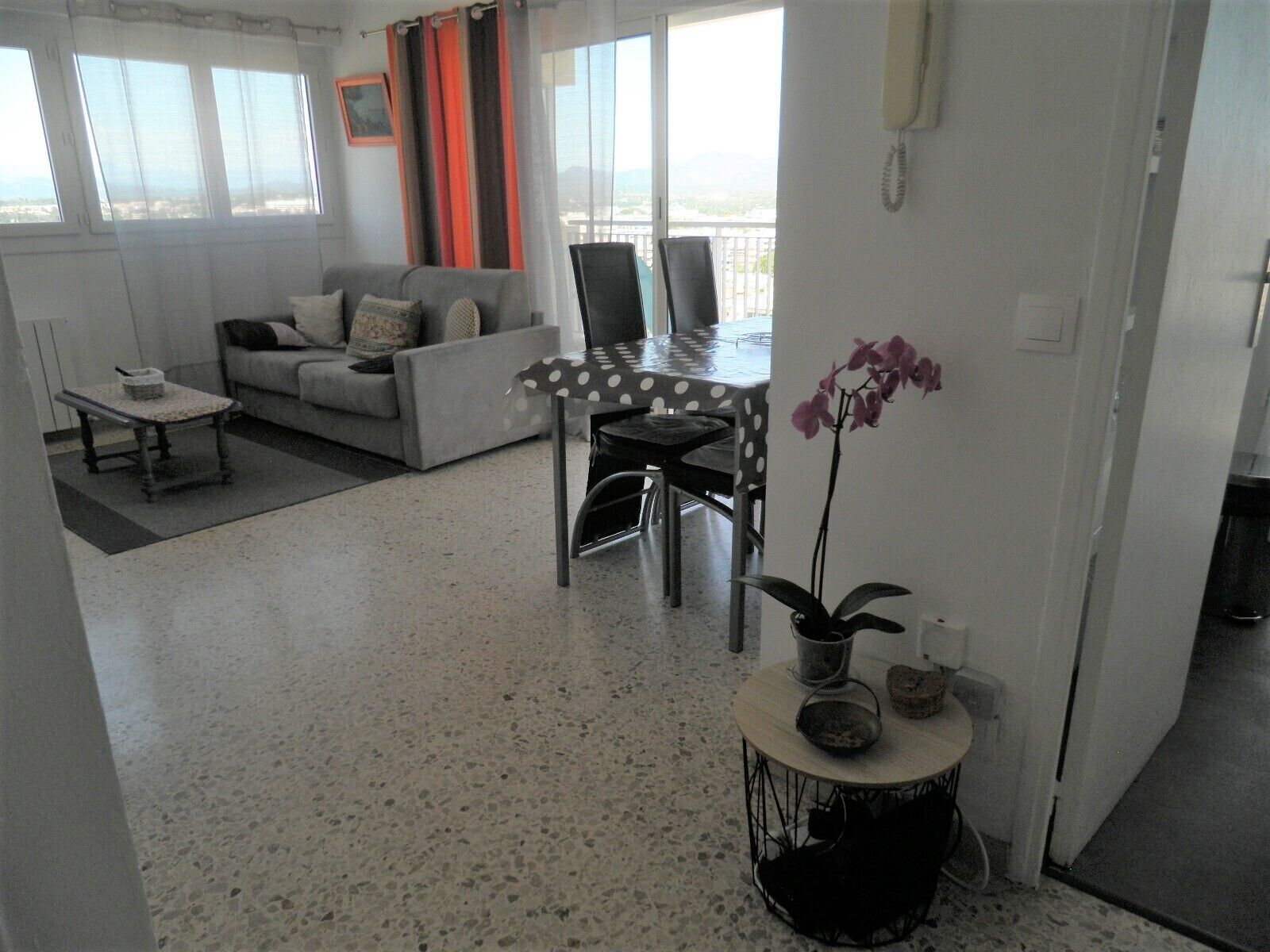 F2 Front De Mer Avec Wifi Et Garage - ibis budget Fréjus Capitou A8