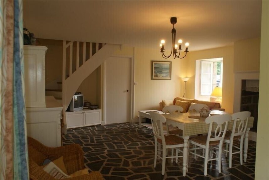 Moulin Du 18ème Prestations Et Décoration Soignées En Bords De Riviere - Corrèze