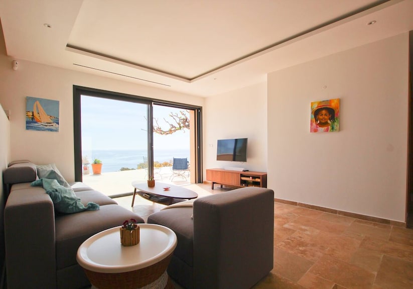 Avec Cette Vue Mer Panoramique, Que Du Bonheur Pour Vos Vacances ! - Sainte-Maxime