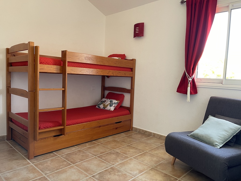San Cipriano (St Cyprien) 6 Pers Airconditioning Villa, In De Residentie - Lecci