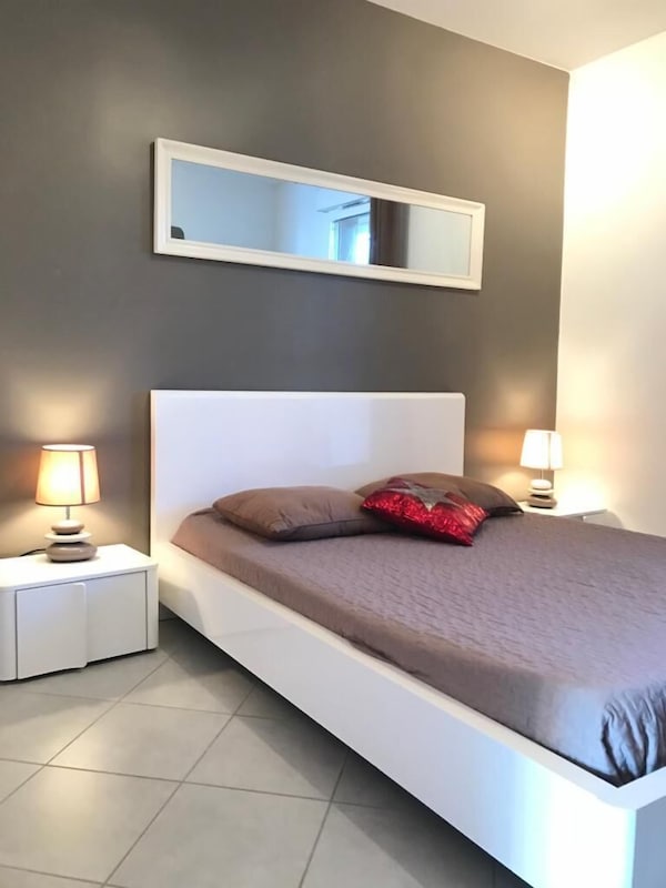 T2 In New Secure Residence Downtown - Calvi